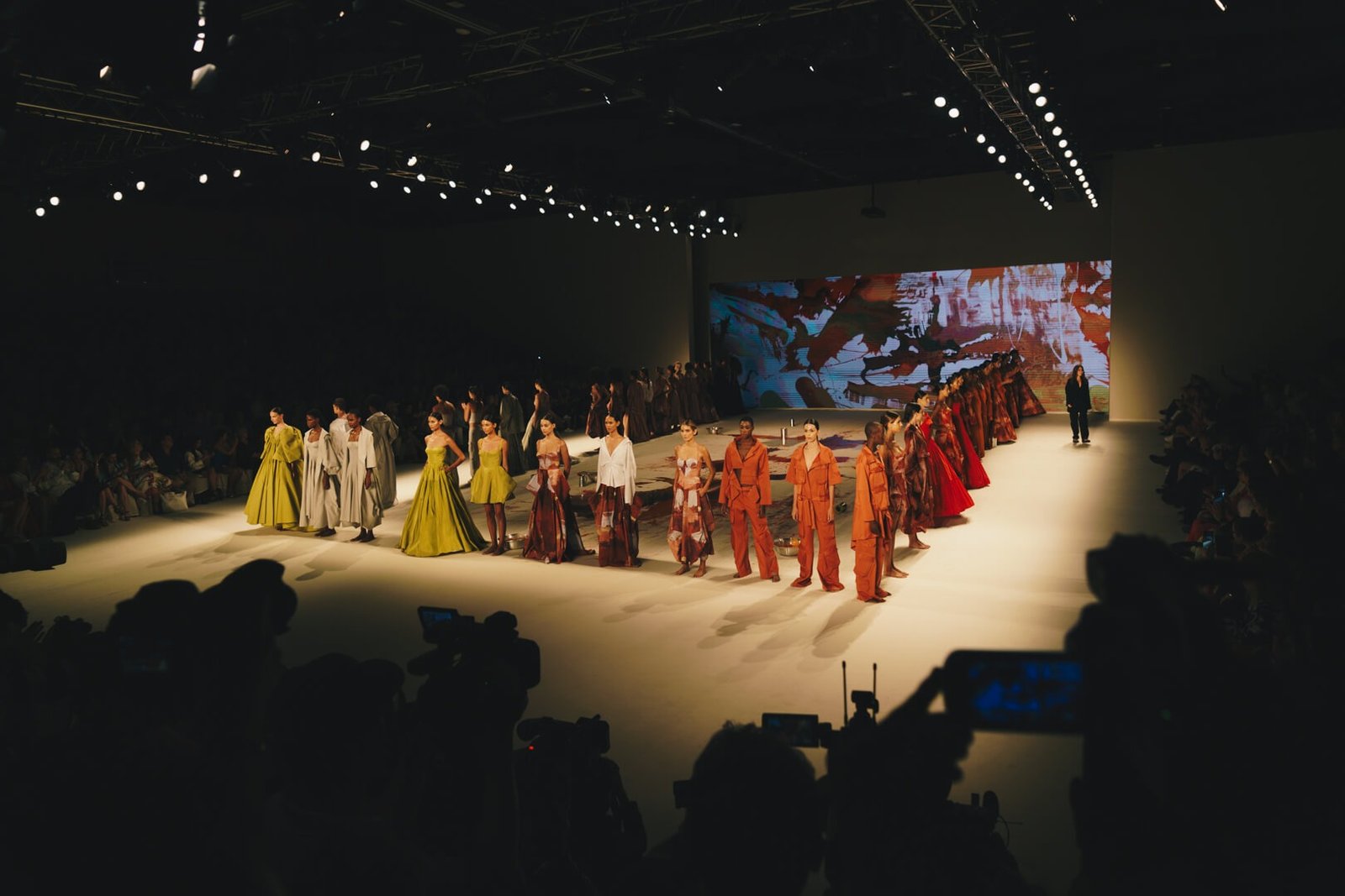 La Moda en la Era Digital: Evolución y Significado – Fashion Radicals ...